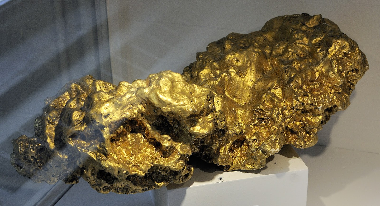 The Largest Gold Nugget Ever Found & Other Top Finds - OWNx